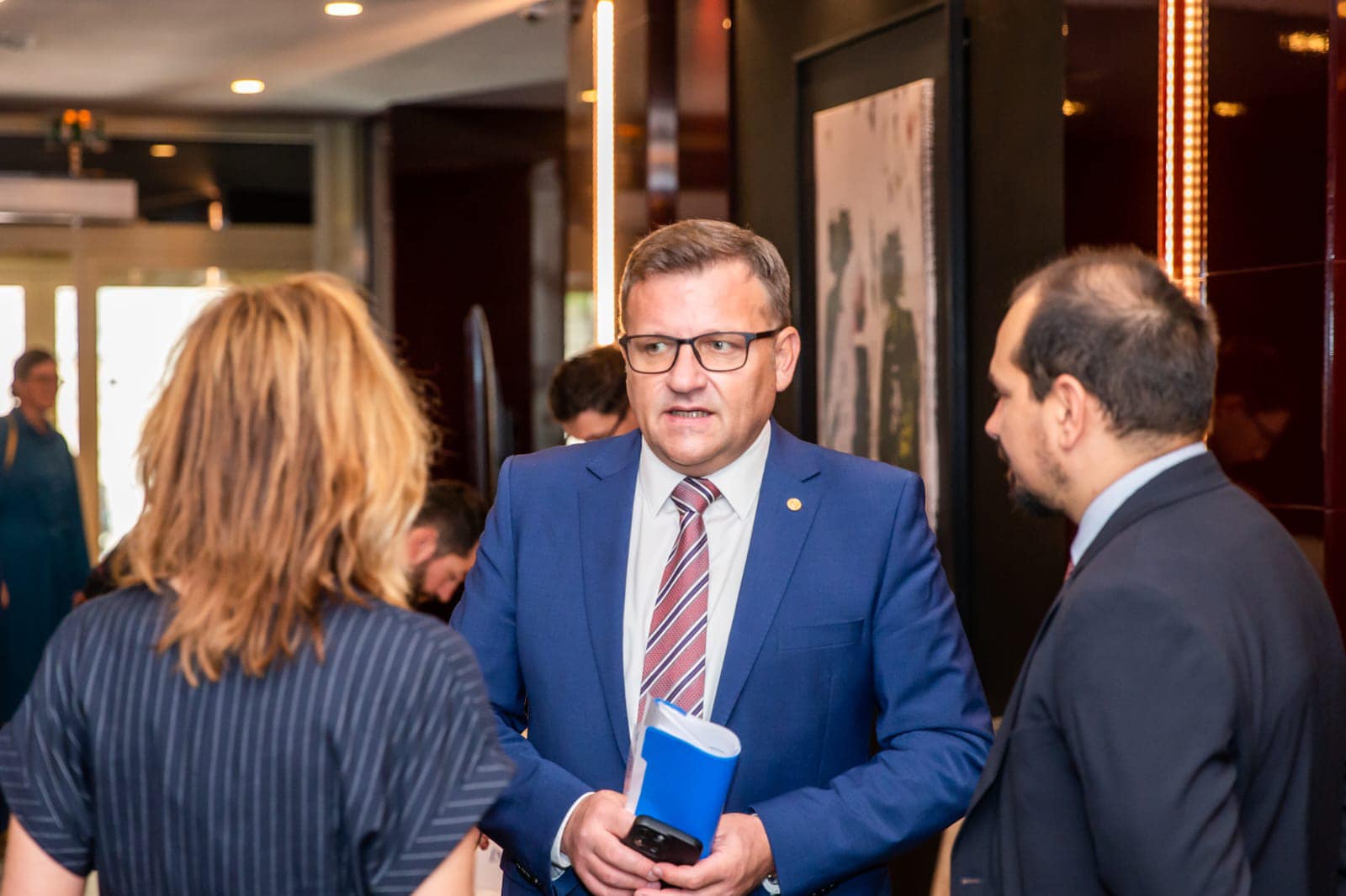 Idősotthon-botrány: lemondott az illetékes miniszter