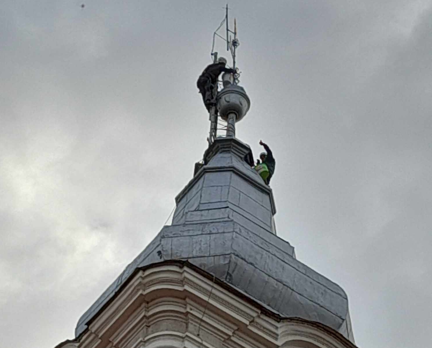 Javítják a Láncos-templom toronygömbjét